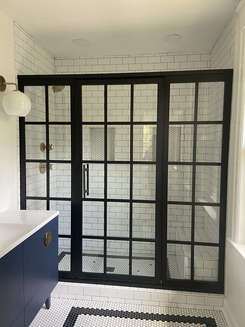 Gridscape Hinged Black Frame Shower Door with 2 Side Panels – divided STYLE